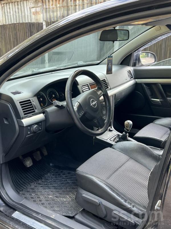 Melns Opel Vectra 2003 Rīga, ar dzinēja tilpumu 2.20 L un nobraukumu 300 tūkst. km par 1200 €, foto 5 vietnē AUTOMOTO.COM.LV