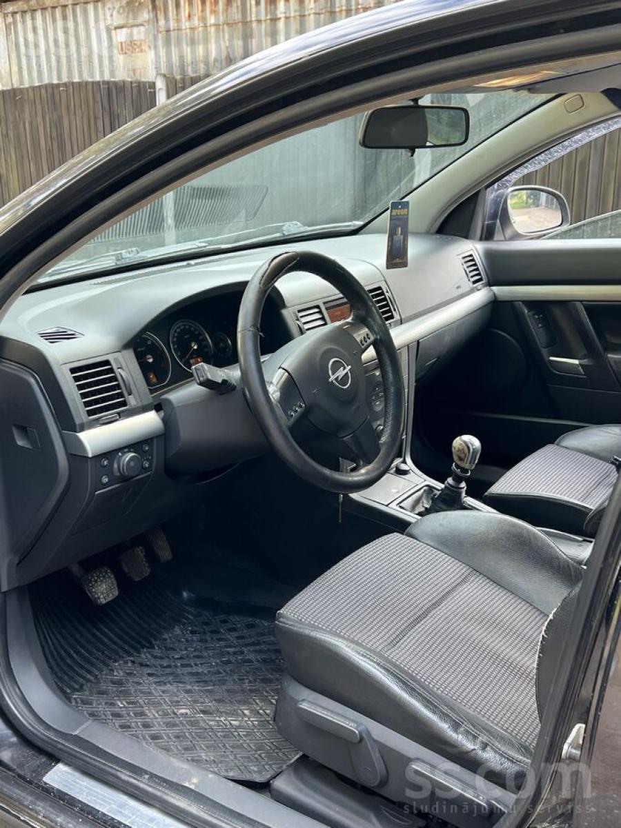 Black Opel Vectra 2003 in Riga, with an engine capacity of 2.20 L and mileage of 300 thousand km for 1200 €, photo 6 on AUTOMOTO.COM.LV