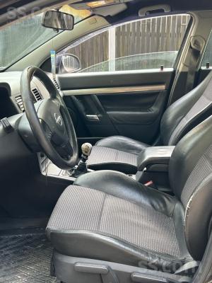 Black Opel Vectra 2003 in Riga, with an engine capacity of 2.20 L and mileage of 300 thousand km for 1200 €, photo 7 on AUTOMOTO.COM.LV