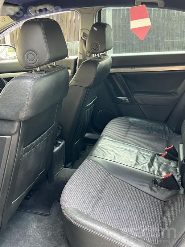 Melns Opel Vectra 2003 Rīga, ar dzinēja tilpumu 2.20 L un nobraukumu 300 tūkst. km par 1200 €, foto 7 vietnē AUTOMOTO.COM.LV