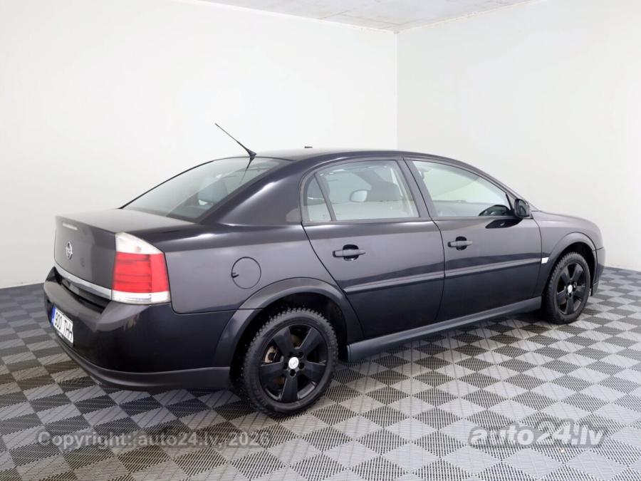 Black Opel Vectra 2004 in Tallinn, with an engine capacity of 2.20 L and mileage of 427 thousand km for 1099 €, photo 3 on AUTOMOTO.COM.LV