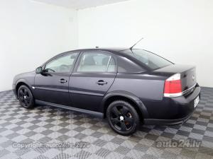 Black Opel Vectra 2004 in Tallinn, with an engine capacity of 2.20 L and mileage of 427 thousand km for 1099 €, photo 4 on AUTOMOTO.COM.LV