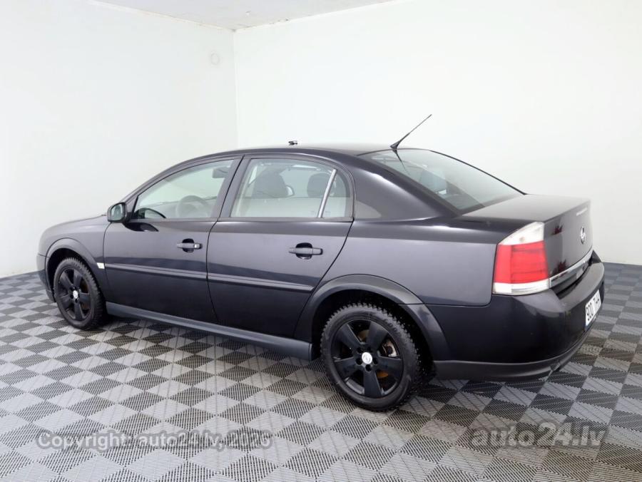 Black Opel Vectra 2004 in Tallinn, with an engine capacity of 2.20 L and mileage of 427 thousand km for 1099 €, photo 4 on AUTOMOTO.COM.LV
