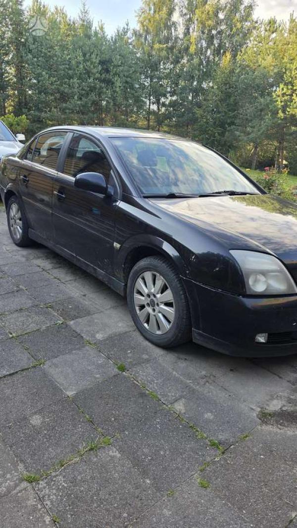 Black Opel Vectra 2004 in Rokiskis, with an engine capacity of 2.17 L and mileage of 438 thousand km for 500 €, photo 3 on AUTOMOTO.COM.LV