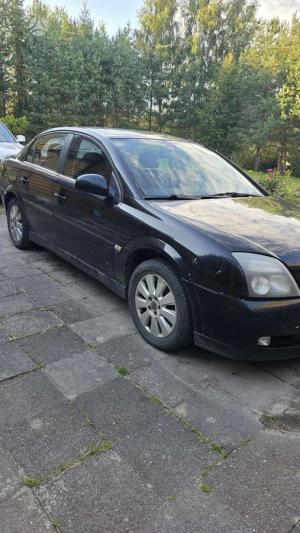 Black Opel Vectra 2004 in Rokiskis, with an engine capacity of 2.17 L and mileage of 438 thousand km for 500 €, photo 3 on AUTOMOTO.COM.LV