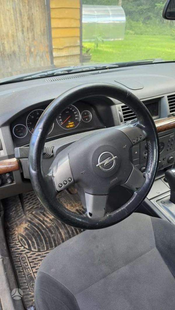 Black Opel Vectra 2004 in Rokiskis, with an engine capacity of 2.17 L and mileage of 438 thousand km for 500 €, photo 9 on AUTOMOTO.COM.LV