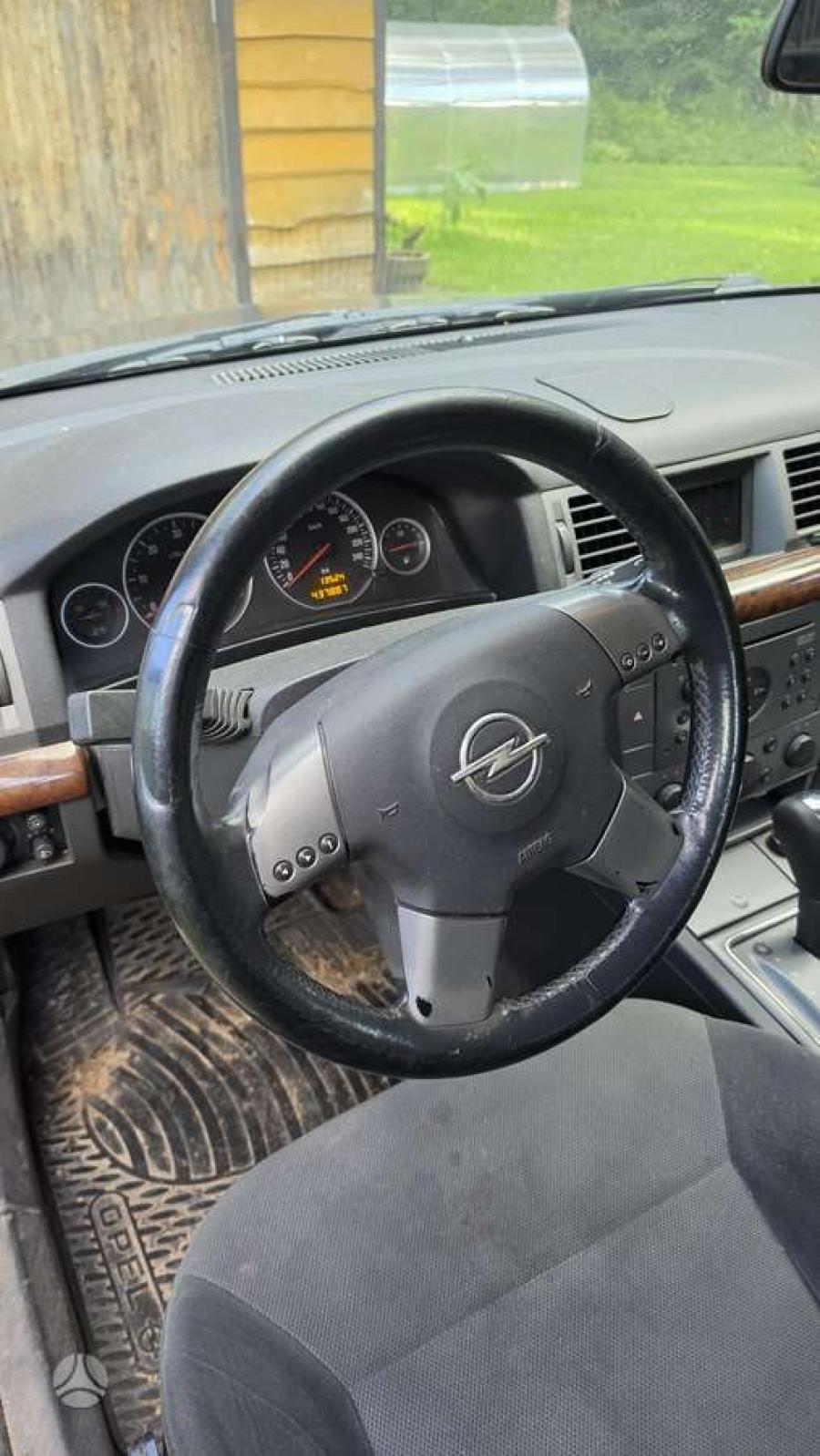Black Opel Vectra 2004 in Rokiskis, with an engine capacity of 2.17 L and mileage of 438 thousand km for 500 €, photo 9 on AUTOMOTO.COM.LV