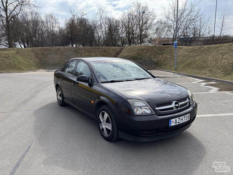 Black Opel Vectra 2005 in Vilnius, with an engine capacity of 2.20 L and mileage of 270 thousand km for 650 €, photo 3 on AUTOMOTO.COM.LV