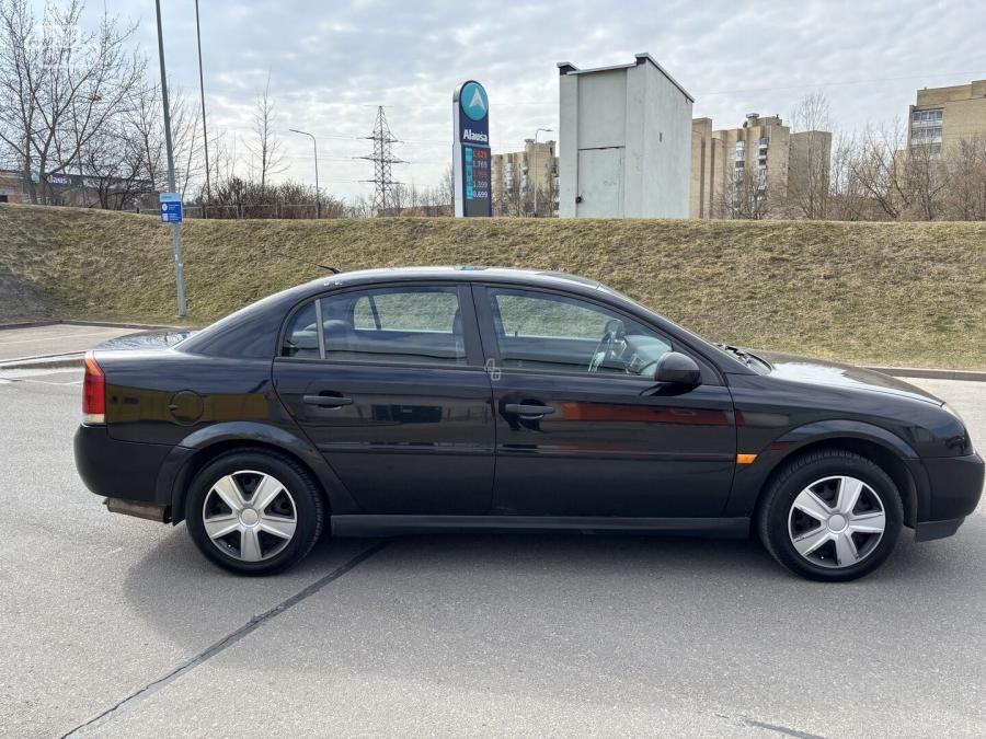 Black Opel Vectra 2005 in Vilnius, with an engine capacity of 2.20 L and mileage of 270 thousand km for 650 €, photo 4 on AUTOMOTO.COM.LV