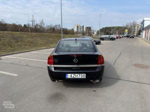 Black Opel Vectra 2005 in Vilnius, with an engine capacity of 2.20 L and mileage of 270 thousand km for 650 €, photo 6 on AUTOMOTO.COM.LV