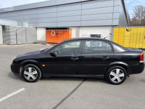 Black Opel Vectra 2005 in Vilnius, with an engine capacity of 2.20 L and mileage of 270 thousand km for 650 €, photo 8 on AUTOMOTO.COM.LV