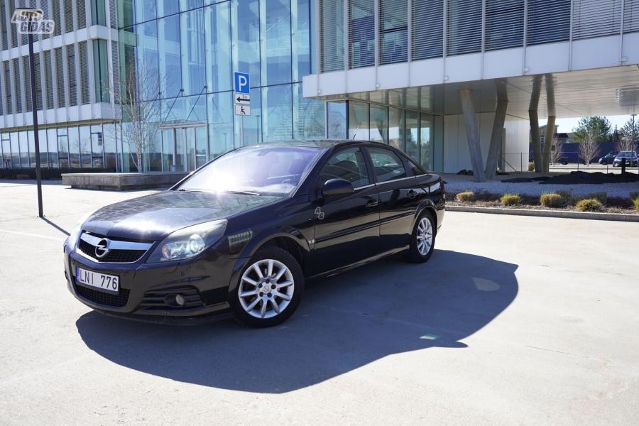 Black Opel Vectra 2006 in Vilnius, with an engine capacity of 1.90 L and mileage of 275 thousand km for 2450 €, photo 1 on AUTOMOTO.COM.LV