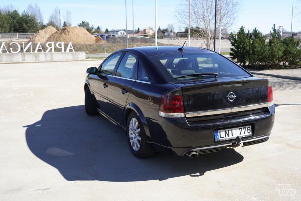 Black Opel Vectra 2006 in Vilnius, with an engine capacity of 1.90 L and mileage of 275 thousand km for 2450 €, photo 7 on AUTOMOTO.COM.LV