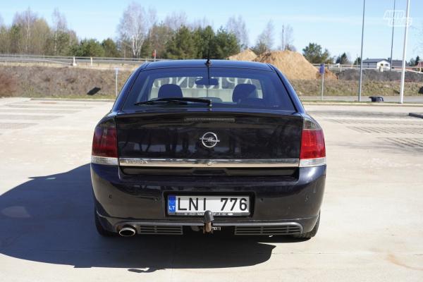 Black Opel Vectra 2006 in Vilnius, with an engine capacity of 1.90 L and mileage of 275 thousand km for 2450 €, photo 8 on AUTOMOTO.COM.LV