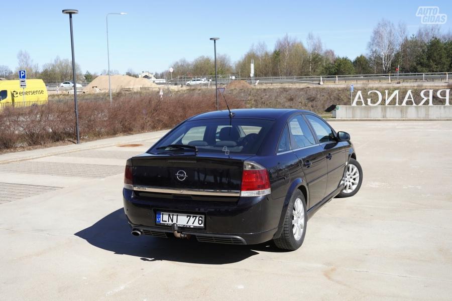 Black Opel Vectra 2006 in Vilnius, with an engine capacity of 1.90 L and mileage of 275 thousand km for 2450 €, photo 10 on AUTOMOTO.COM.LV