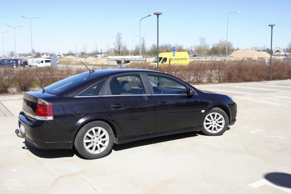 Black Opel Vectra 2006 in Vilnius, with an engine capacity of 1.90 L and mileage of 275 thousand km for 2450 €, photo 10 on AUTOMOTO.COM.LV