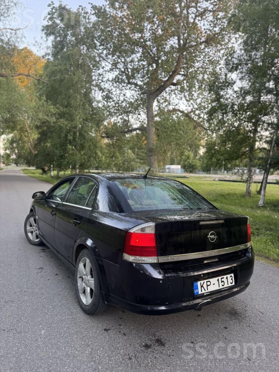 Black Opel Vectra 2006 in Liepaja, with an engine capacity of 1.90 L and mileage of 0 thousand km for 1500 €, photo 3 on AUTOMOTO.COM.LV