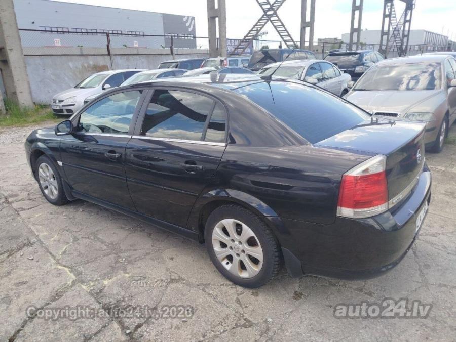 Black Opel Vectra 2007 in Tallinn, with an engine capacity of 1.90 L and mileage of 397 thousand km for 499 €, photo 5 on AUTOMOTO.COM.LV