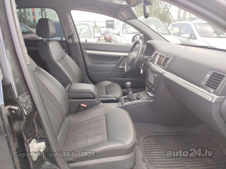 Black Opel Vectra 2007 in Tallinn, with an engine capacity of 1.90 L and mileage of 397 thousand km for 499 €, photo 7 on AUTOMOTO.COM.LV