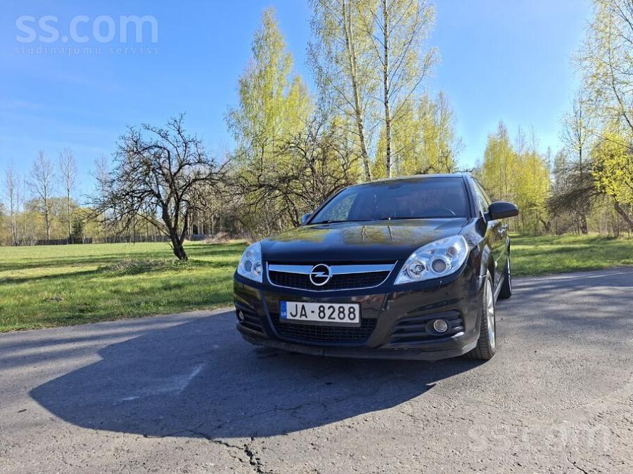 Black Opel Vectra 2007 in Riga, with an engine capacity of 2.00 L and mileage of 258 thousand km for 1550 €, photo 5 on AUTOMOTO.COM.LV