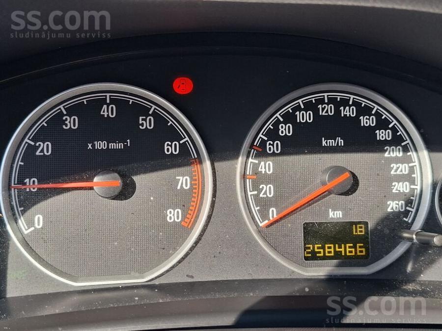 Black Opel Vectra 2007 in Riga, with an engine capacity of 2.00 L and mileage of 258 thousand km for 1550 €, photo 8 on AUTOMOTO.COM.LV