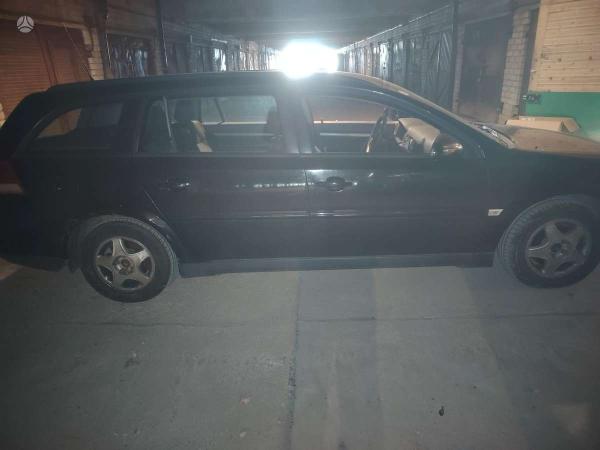 Melns Opel Vectra 2002 Kauņa, ar dzinēja tilpumu 1.80 L un nobraukumu 180 tūkst. km par 1000 €, foto 2 vietnē AUTOMOTO.COM.LV