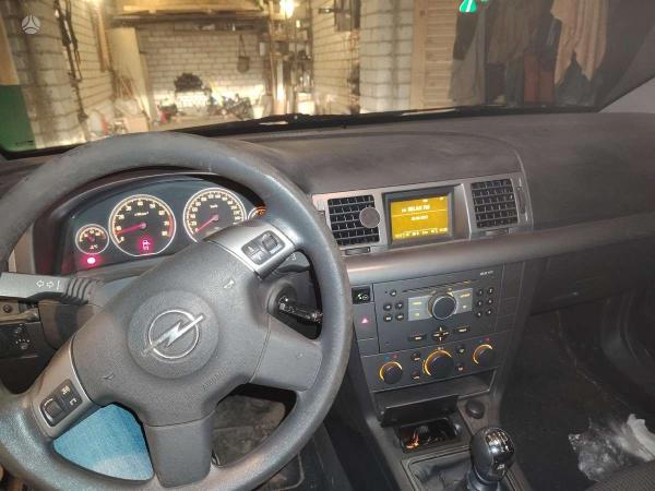 Melns Opel Vectra 2002 Kauņa, ar dzinēja tilpumu 1.80 L un nobraukumu 180 tūkst. km par 1000 €, foto 3 vietnē AUTOMOTO.COM.LV