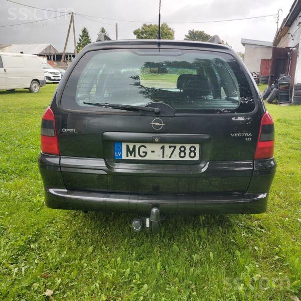 Black Opel Vectra 2002 in Riga, with an engine capacity of 1.80 L and mileage of 153 thousand km for 1350 €, photo 5 on AUTOMOTO.COM.LV