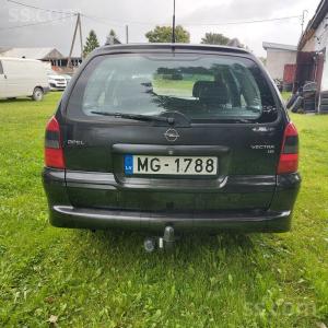 Black Opel Vectra 2002 in Riga, with an engine capacity of 1.80 L and mileage of 153 thousand km for 1350 €, photo 5 on AUTOMOTO.COM.LV