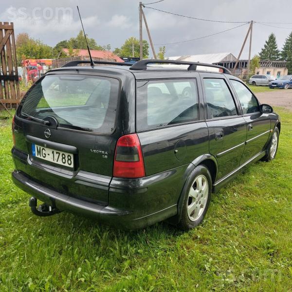 Black Opel Vectra 2002 in Riga, with an engine capacity of 1.80 L and mileage of 153 thousand km for 1350 €, photo 6 on AUTOMOTO.COM.LV