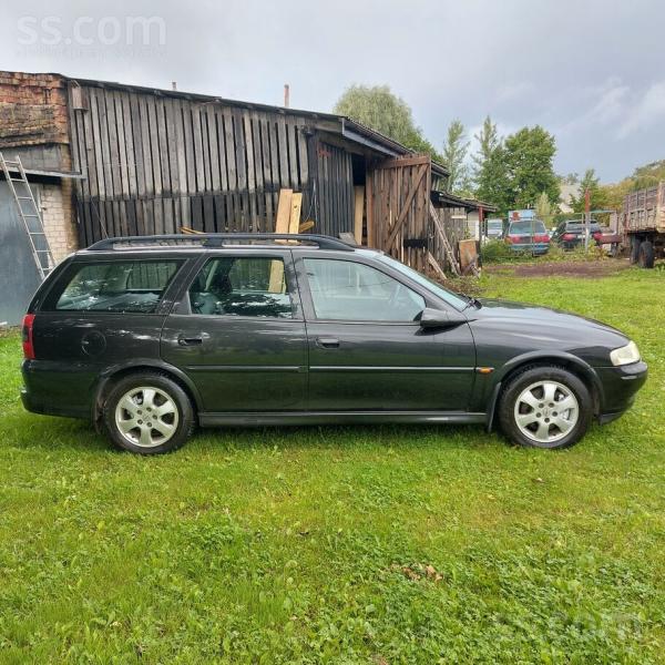Black Opel Vectra 2002 in Riga, with an engine capacity of 1.80 L and mileage of 153 thousand km for 1350 €, photo 7 on AUTOMOTO.COM.LV