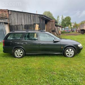 Black Opel Vectra 2002 in Riga, with an engine capacity of 1.80 L and mileage of 153 thousand km for 1350 €, photo 7 on AUTOMOTO.COM.LV