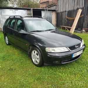 Black Opel Vectra 2002 in Riga, with an engine capacity of 1.80 L and mileage of 153 thousand km for 1350 €, photo 8 on AUTOMOTO.COM.LV