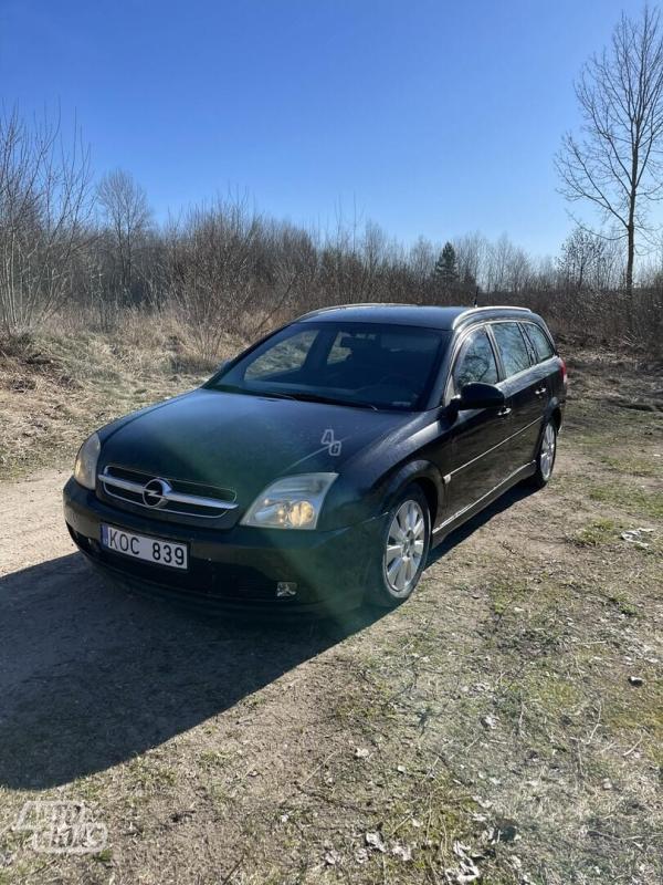 Black Opel Vectra 2003 in Ukmerge, with an engine capacity of 2.20 L and mileage of 316 thousand km for 750 €, photo 1 on AUTOMOTO.COM.LV