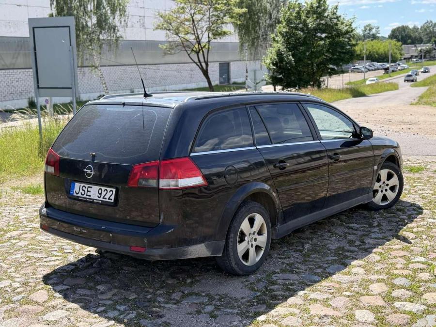 Melns Opel Vectra 2003 Viļņa, ar dzinēja tilpumu 2.17 L un nobraukumu 425 tūkst. km par 999 €, foto 3 vietnē AUTOMOTO.COM.LV