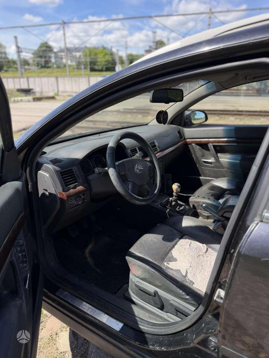 Melns Opel Vectra 2003 Viļņa, ar dzinēja tilpumu 2.17 L un nobraukumu 425 tūkst. km par 999 €, foto 6 vietnē AUTOMOTO.COM.LV