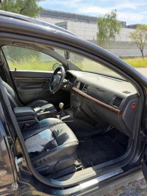 Melns Opel Vectra 2003 Viļņa, ar dzinēja tilpumu 2.17 L un nobraukumu 425 tūkst. km par 999 €, foto 7 vietnē AUTOMOTO.COM.LV