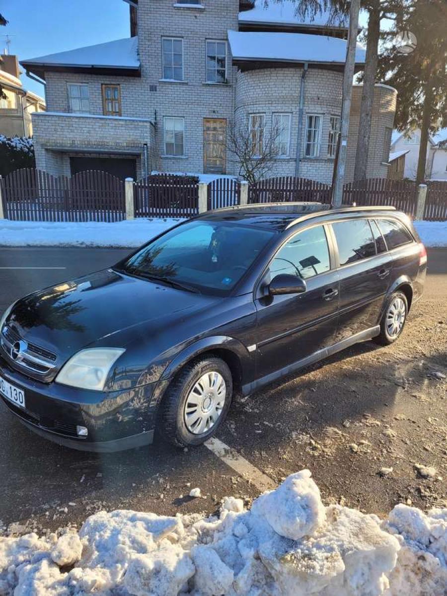 Black Opel Vectra 2004 in Kaunas, with an engine capacity of 1.91 L and mileage of 356 thousand km for 1350 €, photo 1 on AUTOMOTO.COM.LV