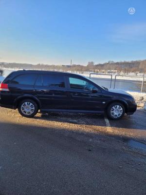 Black Opel Vectra 2004 in Kaunas, with an engine capacity of 1.91 L and mileage of 356 thousand km for 1350 €, photo 2 on AUTOMOTO.COM.LV