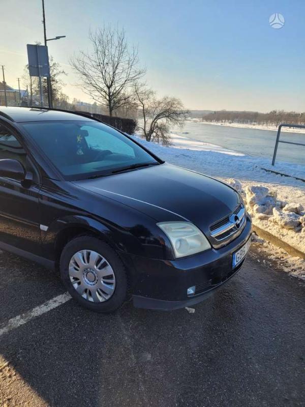 Black Opel Vectra 2004 in Kaunas, with an engine capacity of 1.91 L and mileage of 356 thousand km for 1350 €, photo 3 on AUTOMOTO.COM.LV