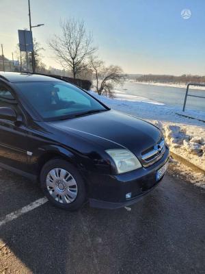 Black Opel Vectra 2004 in Kaunas, with an engine capacity of 1.91 L and mileage of 356 thousand km for 1350 €, photo 3 on AUTOMOTO.COM.LV