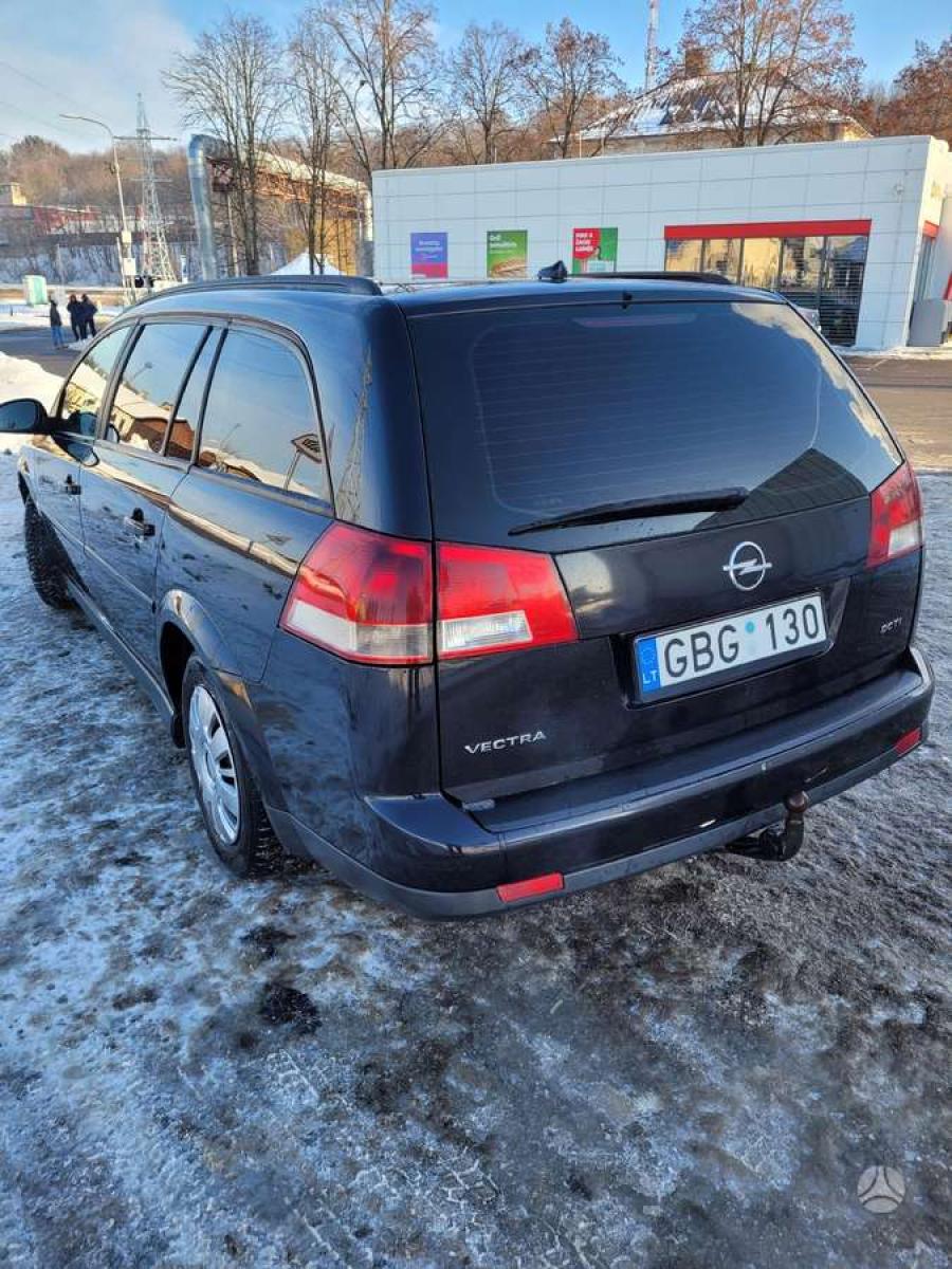 Black Opel Vectra 2004 in Kaunas, with an engine capacity of 1.91 L and mileage of 356 thousand km for 1350 €, photo 6 on AUTOMOTO.COM.LV