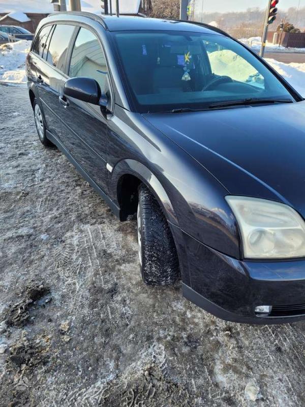 Black Opel Vectra 2004 in Kaunas, with an engine capacity of 1.91 L and mileage of 356 thousand km for 1350 €, photo 7 on AUTOMOTO.COM.LV