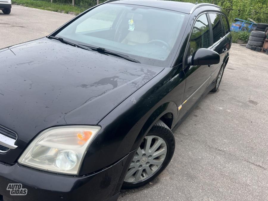 Black Opel Vectra 2004 in Siauliai, with an engine capacity of 2.20 L and mileage of 321 thousand km for 999 €, photo 3 on AUTOMOTO.COM.LV
