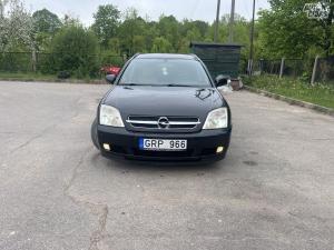 Black Opel Vectra 2004 in Siauliai, with an engine capacity of 2.20 L and mileage of 321 thousand km for 999 €, photo 4 on AUTOMOTO.COM.LV