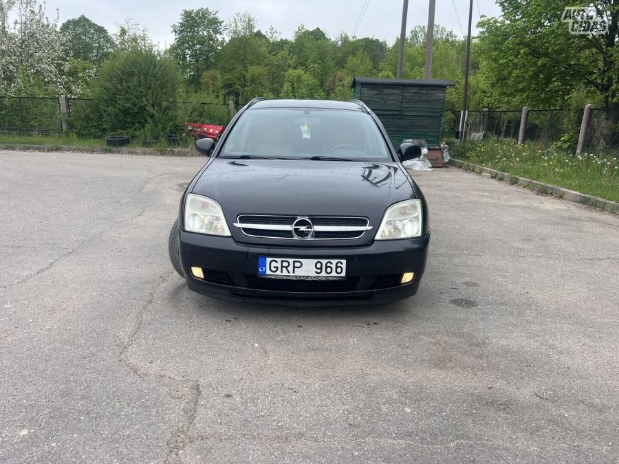 Black Opel Vectra 2004 in Siauliai, with an engine capacity of 2.20 L and mileage of 321 thousand km for 999 €, photo 4 on AUTOMOTO.COM.LV
