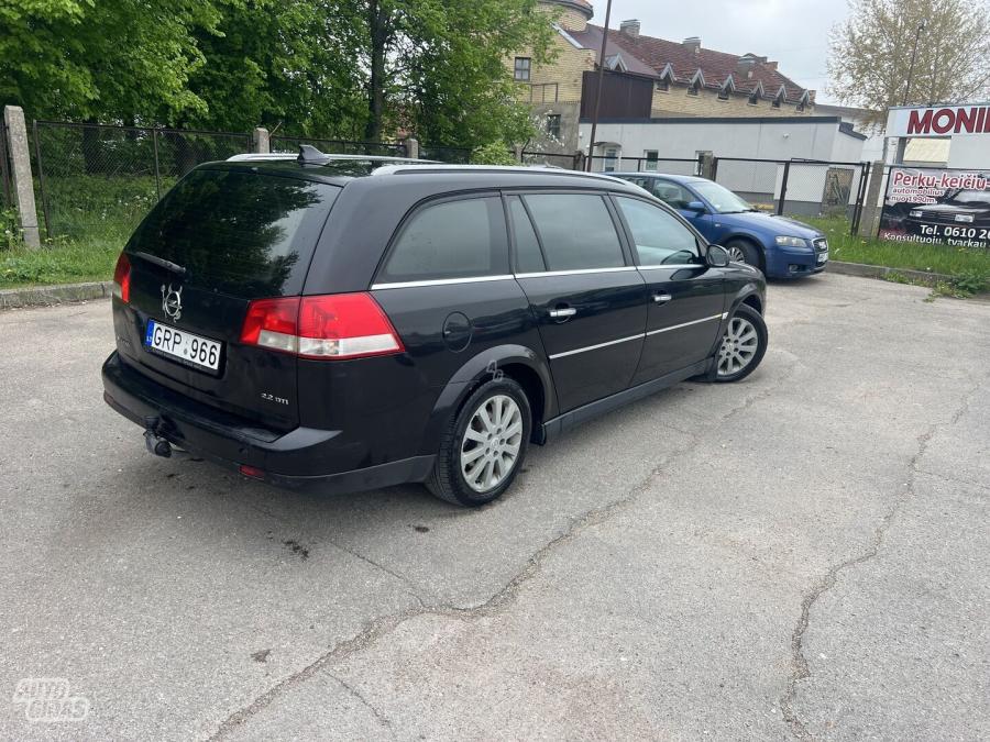 Black Opel Vectra 2004 in Siauliai, with an engine capacity of 2.20 L and mileage of 321 thousand km for 999 €, photo 7 on AUTOMOTO.COM.LV