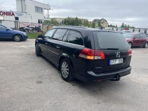 Black Opel Vectra 2004 in Siauliai, with an engine capacity of 2.20 L and mileage of 321 thousand km for 999 €, photo 9 on AUTOMOTO.COM.LV