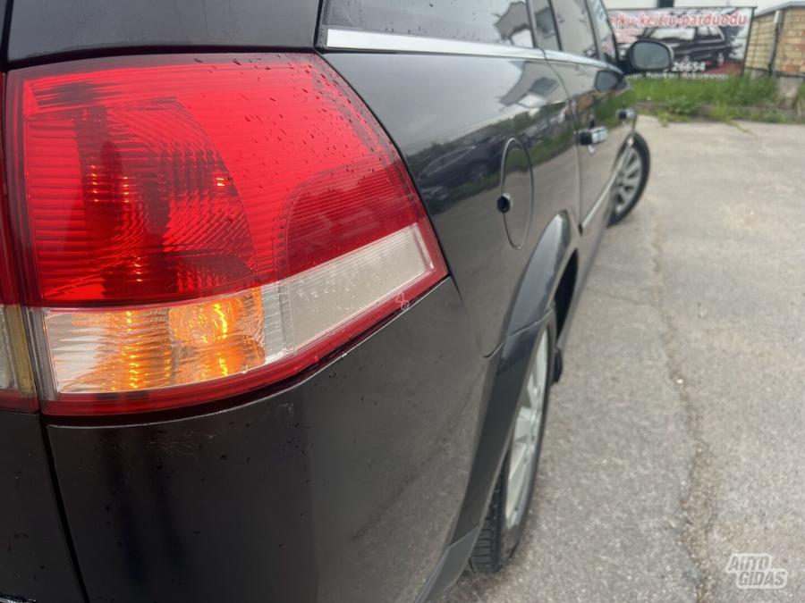 Black Opel Vectra 2004 in Siauliai, with an engine capacity of 2.20 L and mileage of 321 thousand km for 999 €, photo 11 on AUTOMOTO.COM.LV