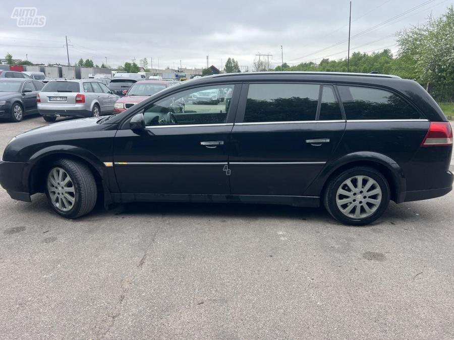 Black Opel Vectra 2004 in Siauliai, with an engine capacity of 2.20 L and mileage of 321 thousand km for 999 €, photo 12 on AUTOMOTO.COM.LV